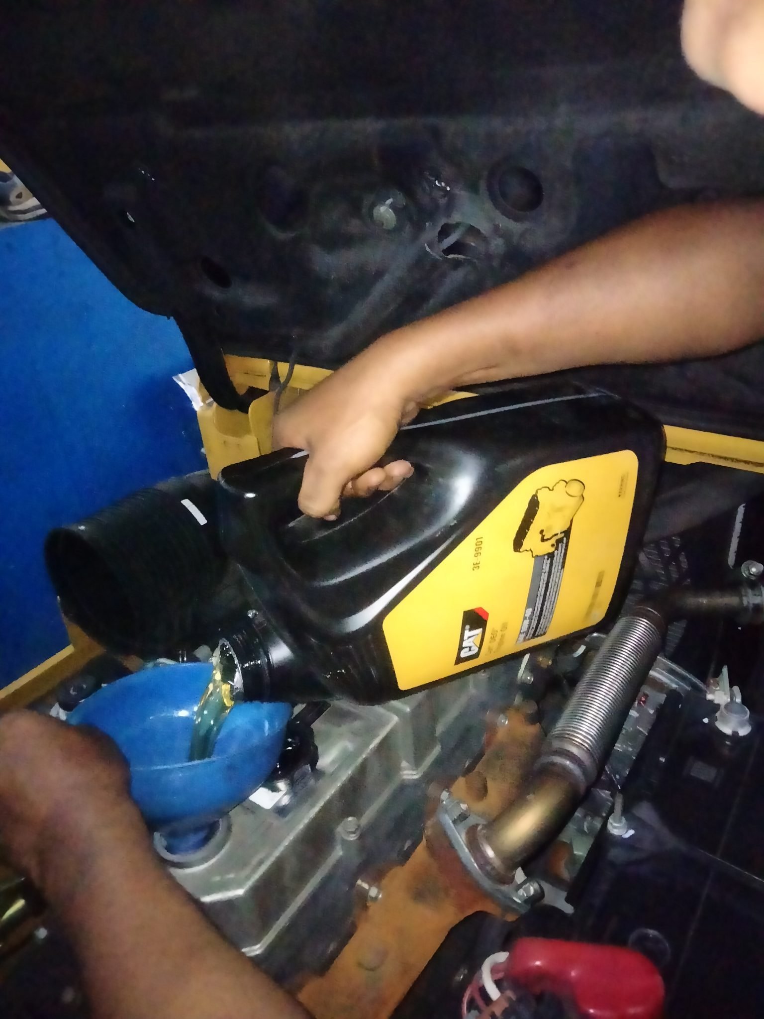 Jenis oli yang dipakai forklift - PT. Anugerah Semesta Eka Tama